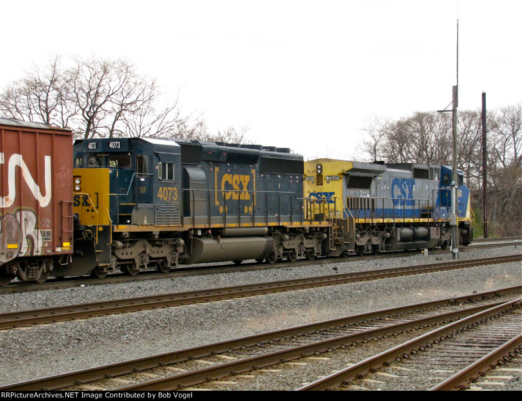 CSX 4073 and 7841